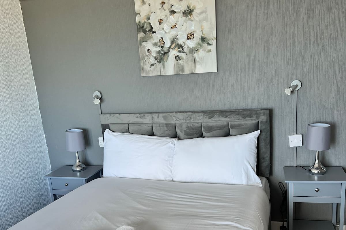 Ferros/tábuas de passar roupa, Wi-Fi de cortesia, roupa de cama