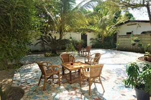 Quarto Twin Standard, casa de banho privativa, no rés do chão | Vista do quarto