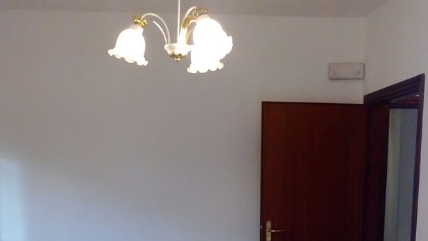 Minibar, secretária, berços/camas para crianças, camas desdobráveis