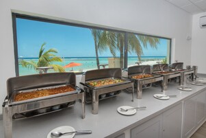 Café da manhã com buffet grátis todos os dias