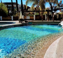 2 piscinas externas, espreguiçadeiras