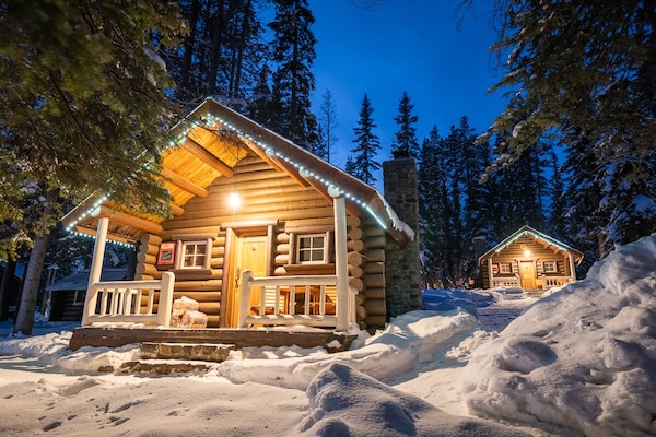 Storm Mountain Lodge Cabins & Dining - Alberta