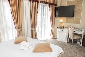 Quarto Duplo Standard, Vista para a cidade | Roupa de alta qualidade, minibar, cofre no quarto