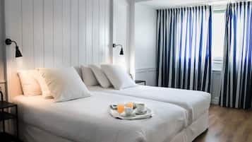 Quarto Twin | Cortinas/cortinados opacos, Wi-fi grátis, roupa de cama fornecida