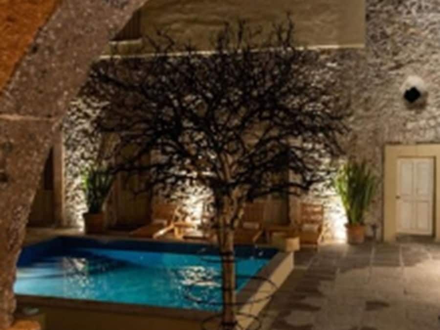 Piscina exterior, da(s) 10:00 à(s) 20:00, toldos gratuitos, guarda-sóis