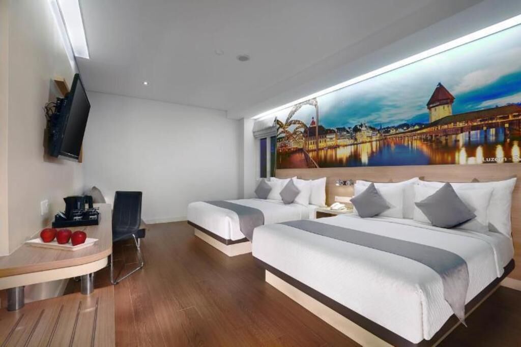 Cofres nos quartos, escrivaninha, espaço de trabalho para notebook