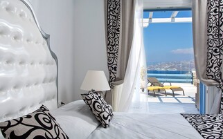 Suíte executiva, piscina particular | Frigobar, cofres nos quartos, quartos à prova de som