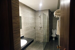 Quarto Duplo ou Twin Superior, 1 quarto, fumadores | Casa de banho | Artigos de higiene pessoal grátis, toalhas fornecidas 