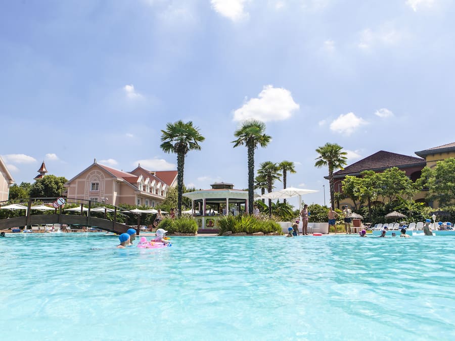 Piscina exterior sazonal, da(s) 9:30 à(s) 19:00, espreguiçadeiras