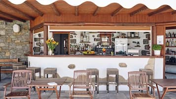 Bar à beira da piscina