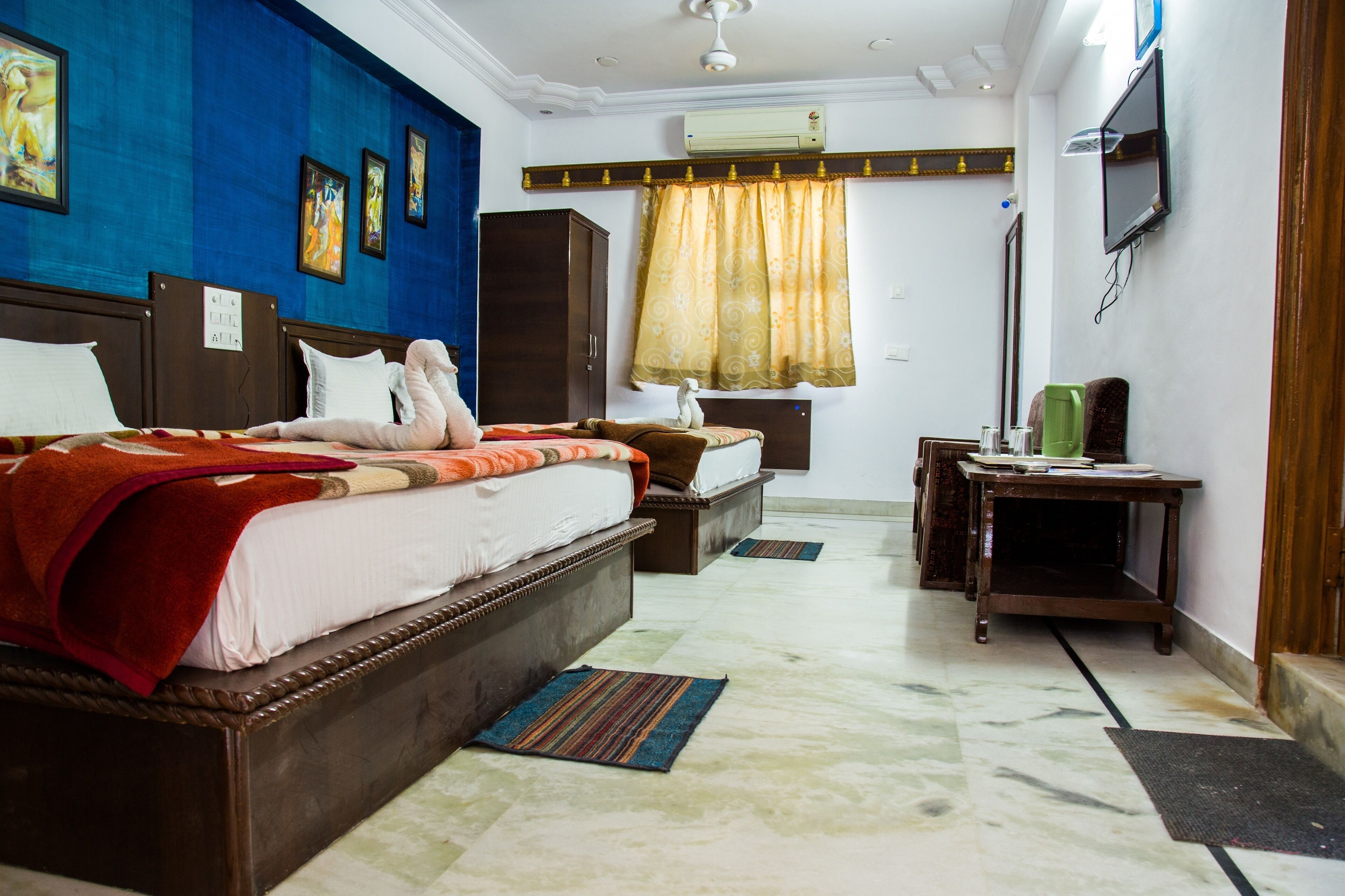 Quarto Quádruplo Familiar, 2 camas de casal, Vista para a cidade | Camas desdobráveis, Wi-fi grátis, roupa de cama fornecida 