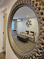 Premium Two Bedroom | Individualmente decorados, individualmente mobiliados, escrivaninha