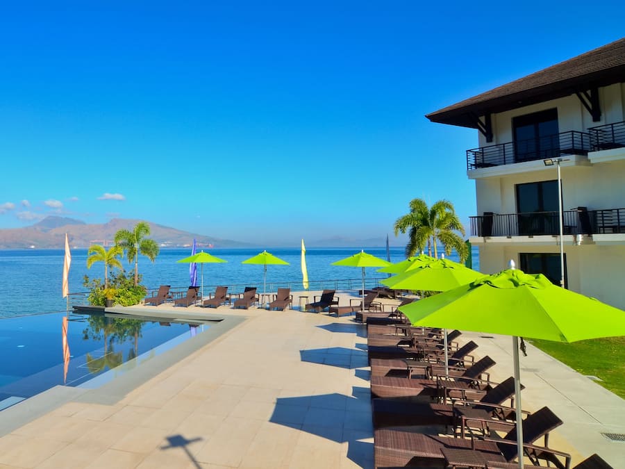 Piscina exterior, espreguiçadeiras