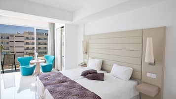 Minibar, ferro/tábua de engomar, berços/camas para crianças grátis
