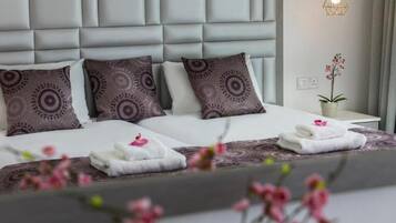 Minibar, ferro/tábua de engomar, berços/camas para crianças grátis