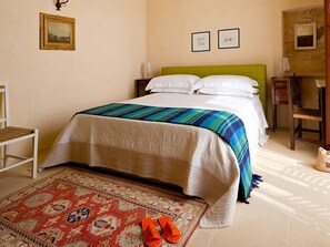 Quarto Elite, 1 cama queen-size, casa de banho anexa | Com decoração personalizada, com mobília individualizada, Wi-fi grátis 