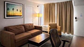 Apartamento, 1 cama King, para não fumantes, geladeira e micro-ondas | 1 quarto, escrivaninha, Wi-Fi de cortesia, roupa de cama
