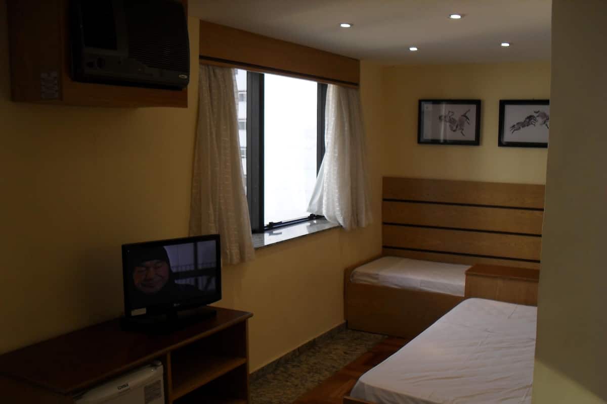 Frigobar, Wi-Fi de cortesia, roupa de cama