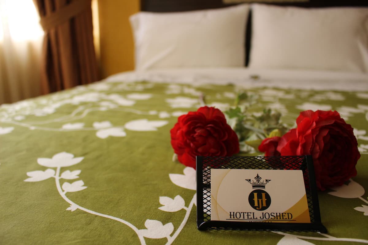 Quarto solteiro | Roupas de cama premium, escrivaninha, Wi-Fi de cortesia