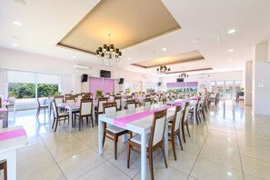 Café da manhã e almoço, culinária internacional
