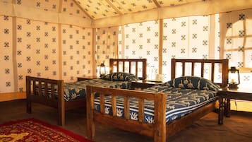 Tenda Deluxe, 1 quarto, não fumadores | Secretária, quartos insonorizados, camas desdobráveis