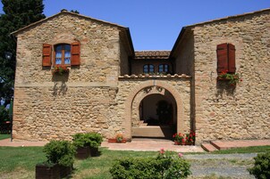 Apartamento, 2 quartos (4 pax) | Cofres nos quartos, escrivaninha, quartos à prova de som, roupa de cama