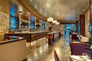 3 bares/lounges