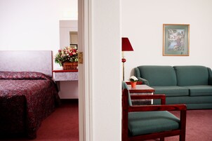 Quarto, 1 cama queen-size e sofá-cama | Sala de estar