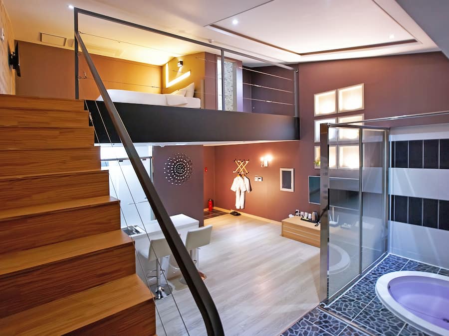 Duplex real (No Breakfast on Monday & Tuesday) | Área de estar | TV de tela plana