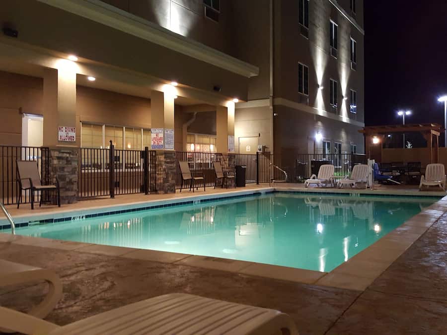 Piscina exterior sazonal