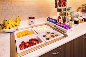 Café da manhã com buffet grátis todos os dias
