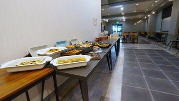 Café da manhã com buffet todos os dias mediante uma taxa