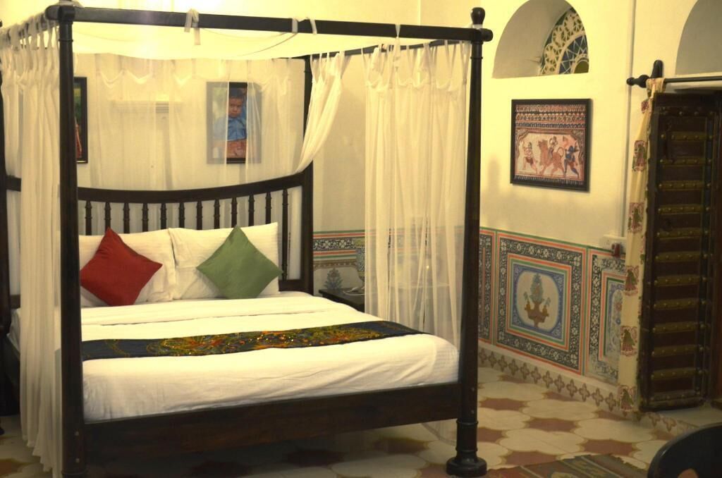 Cofres nos quartos, escrivaninha, Wi-Fi de cortesia, roupa de cama