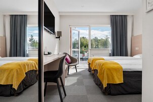 Quarto Superior, 2 camas individuais, não fumadores, varanda | Cofre no quarto, ferro/tábua de engomar 