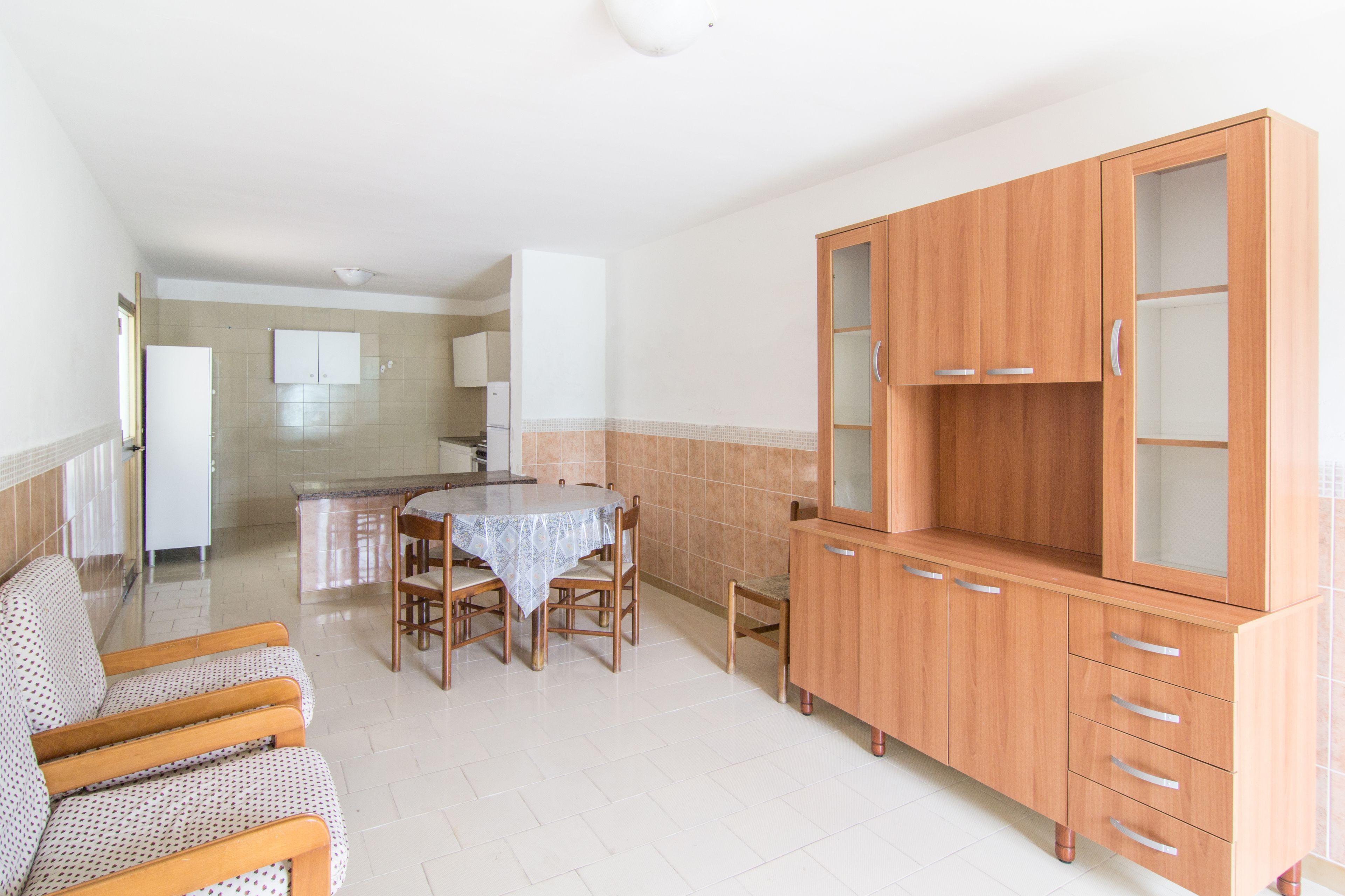 Casa Standard (Trilo C) | Sala de estar | Televisor de ecrã plano de 22 polegadas com canais digitais, televisor 