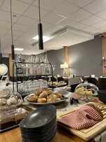 Buffet de pequeno-almoço