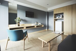 Suíte júnior | Área de estar | TV LED