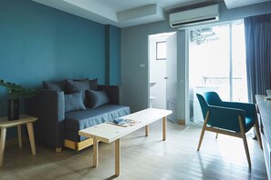 Suíte júnior | Sala de estar | TV LED