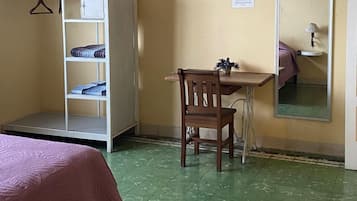Suite, 1 quarto | 1 quarto, roupa de alta qualidade, cofre no quarto, secretária
