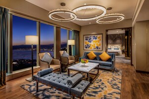 Suite Executiva (Star) | Minibar com produtos grátis, cofre no quarto, secretária 