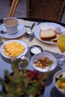 Café da manhã com buffet grátis