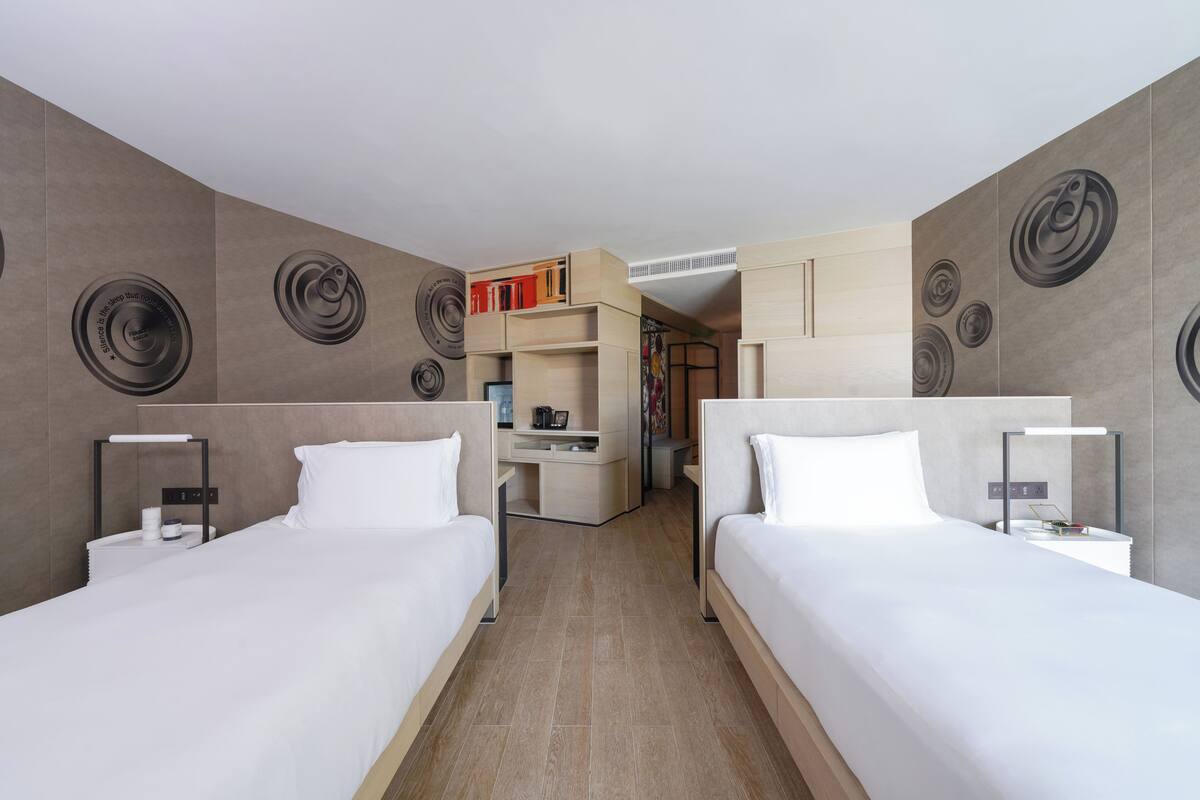 Quarto Standard | Roupa hipoalergénica, edredões de penas, minibar, cofre no quarto 