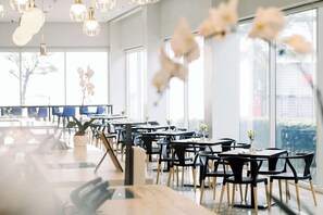 Pequenos-almoços, almoços e jantares servidos 