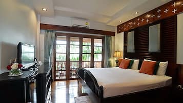Deluxe Double Room | Cofres nos quartos, cortinas blackout
