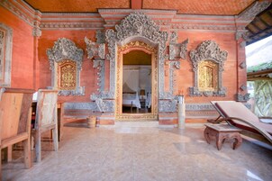 Quarto casal ou duplo, 2 camas Queen, vista para a piscina, no piso térreo | Terraço/pátio