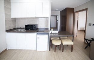 Suíte júnior, 1 quarto, terraço | Opções para refeição no quarto