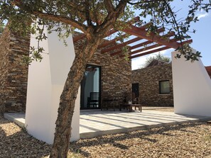 Quarto Duplo Design, vista para a piscina | Vista para o pátio