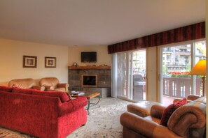 Condo luxo, 3 quartos (3 Bath) | Vista do quarto