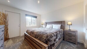 Condo, 5 quartos (4 Bath, Platinum) | 3 quartos, cofres nos quartos, individualmente decorados