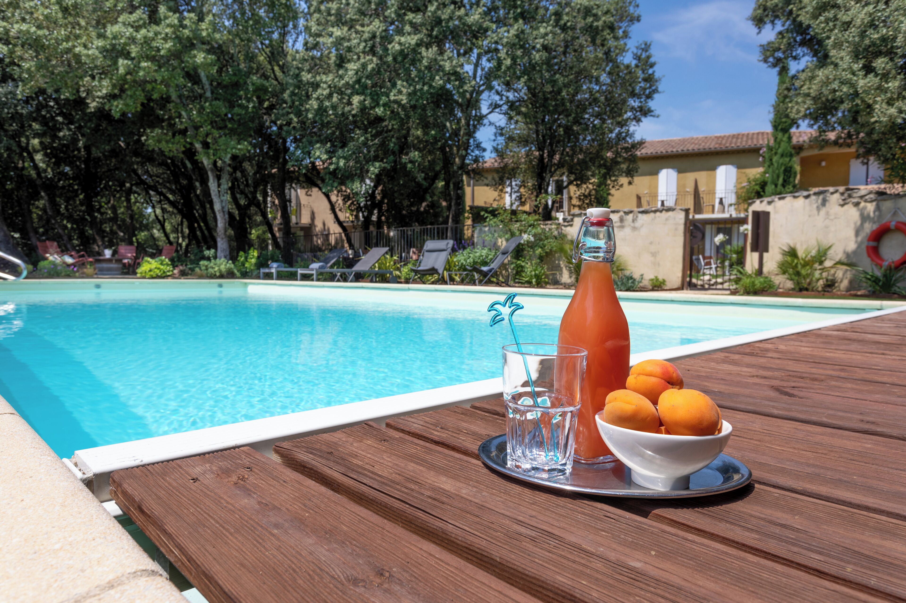 Piscina exterior, toldos gratuitos, guarda-sóis 